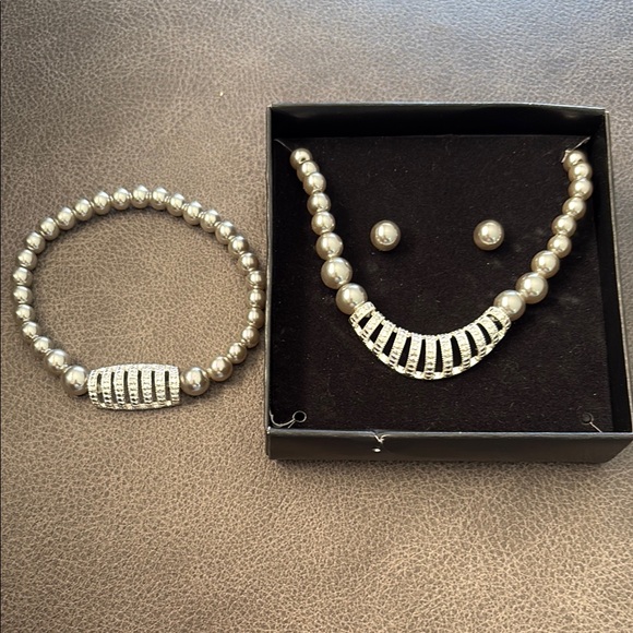 Avon | Jewelry | Vintage Avon Elegant Pearlesque Jewelry Set | Poshmark